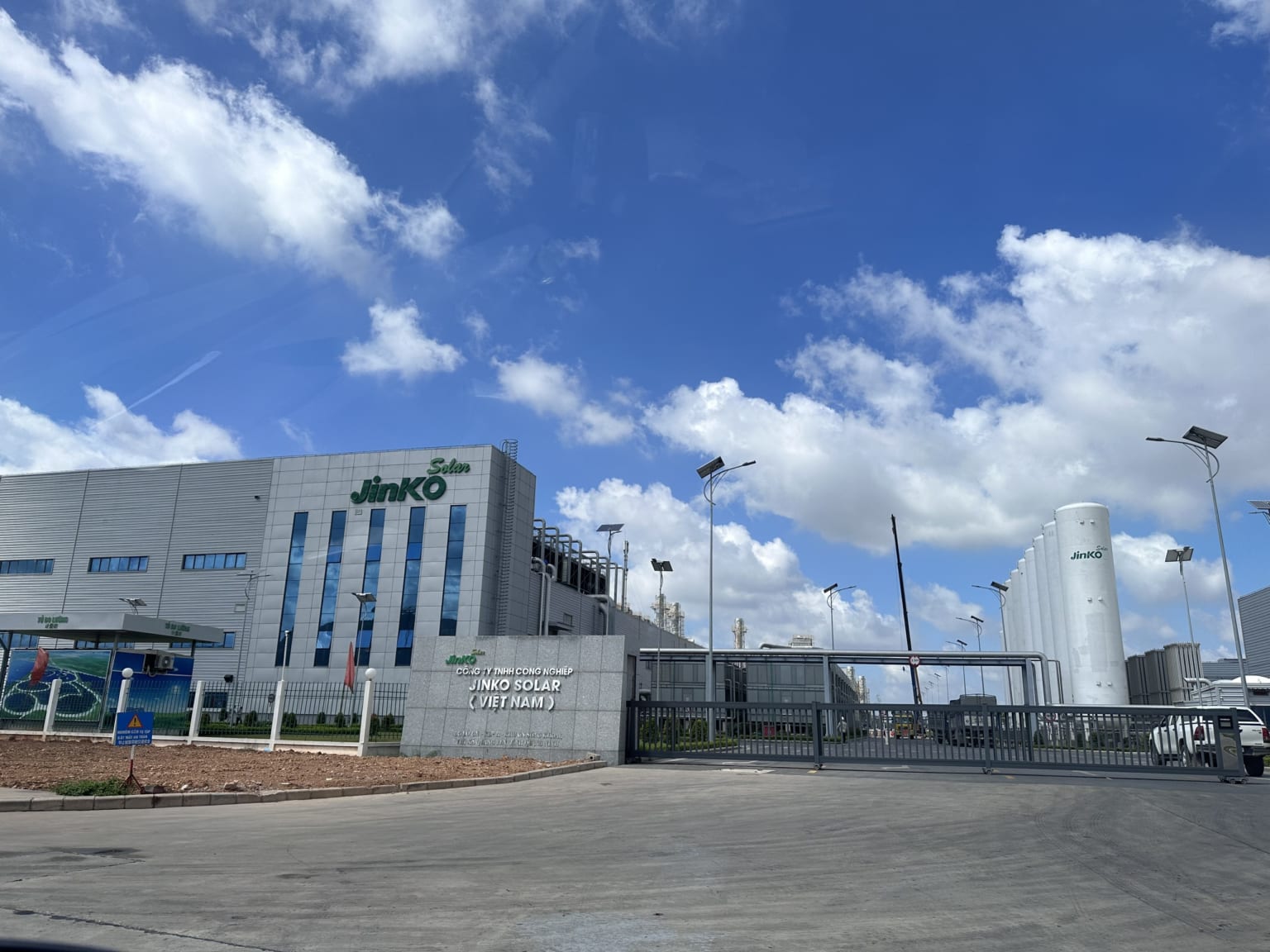 Công ty CHL đã bàn giao cho Jinko Solar Quảng Ninh 78 xe nâng điện pin ...